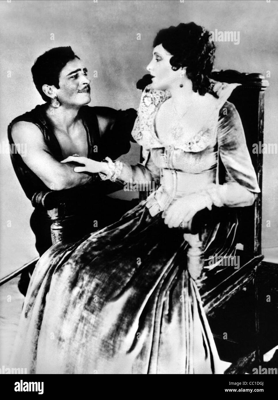 DOUGLAS FAIRBANKS, BILLIE DOVE, THE BLACK PIRATE, 1926 Stock Photo - Alamy DOUGLAS FAIRBANKS, BILLIE DOVE, THE BLACK PIRATE, 1926 Stock Photo - Alamy