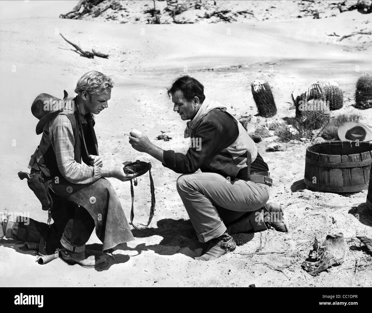 HARRY CAREY JR., JOHN WAYNE, 3 GODFATHERS, 1948 Stock Photo - Alamy