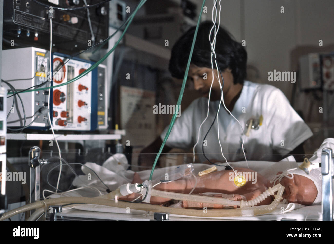 Intensive care nurse nhs hi-res stock photography and images - Alamy