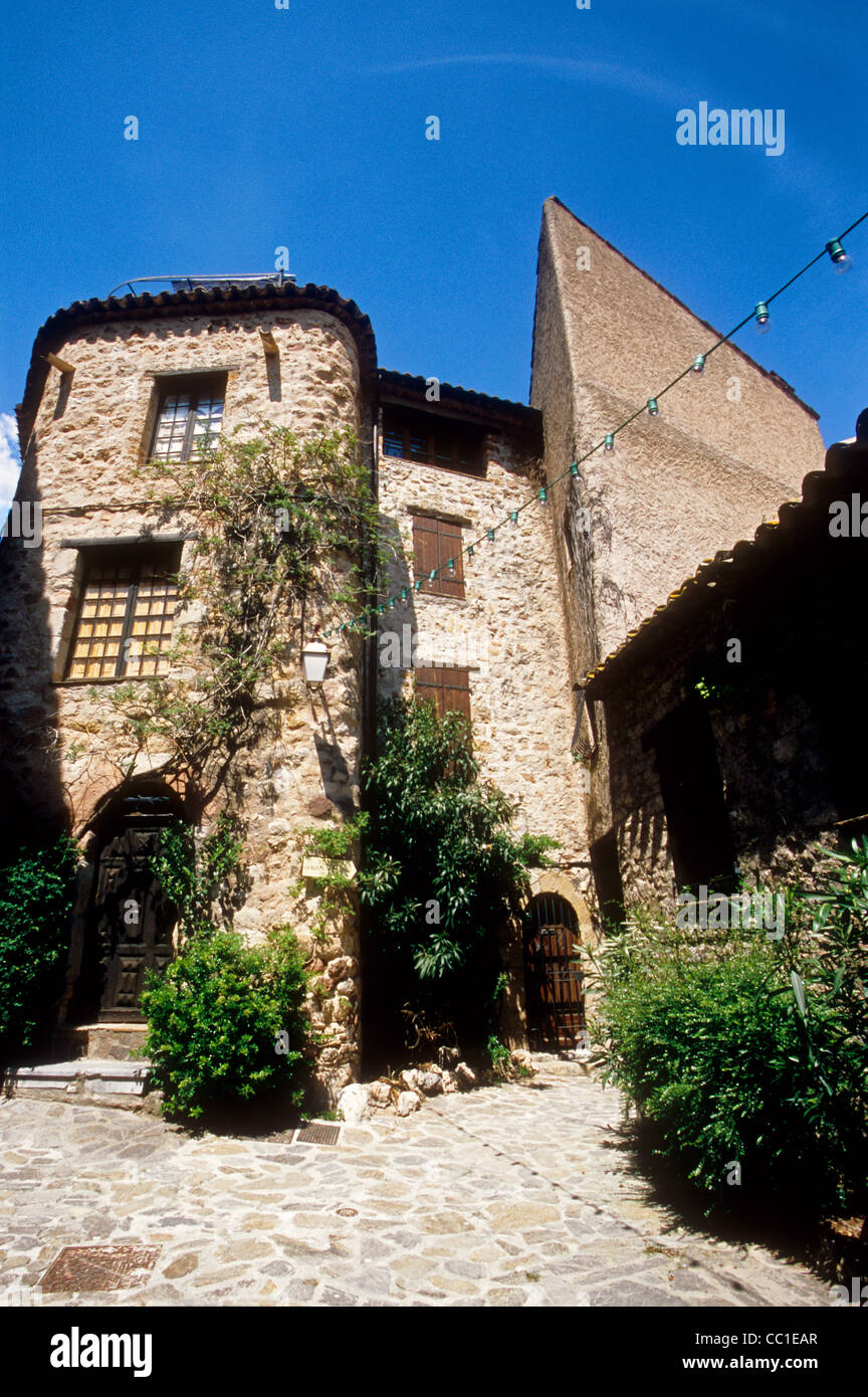 The picturesque Provence village of Les Arcs sur Argens Stock Photo - Alamy