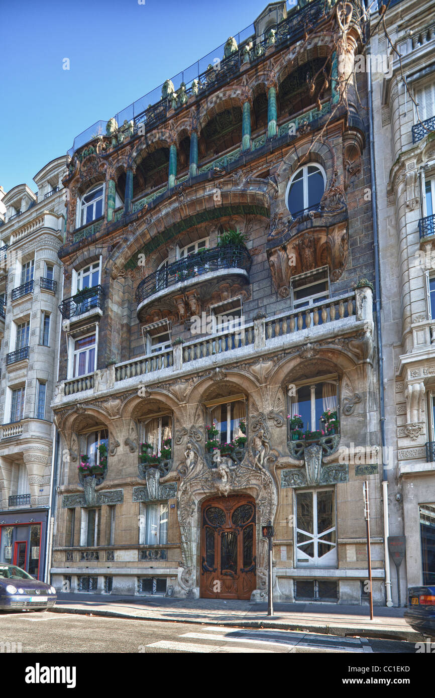 art nouveau building at Avenue Rapp no. 29, Paris, France Stock Photo ...