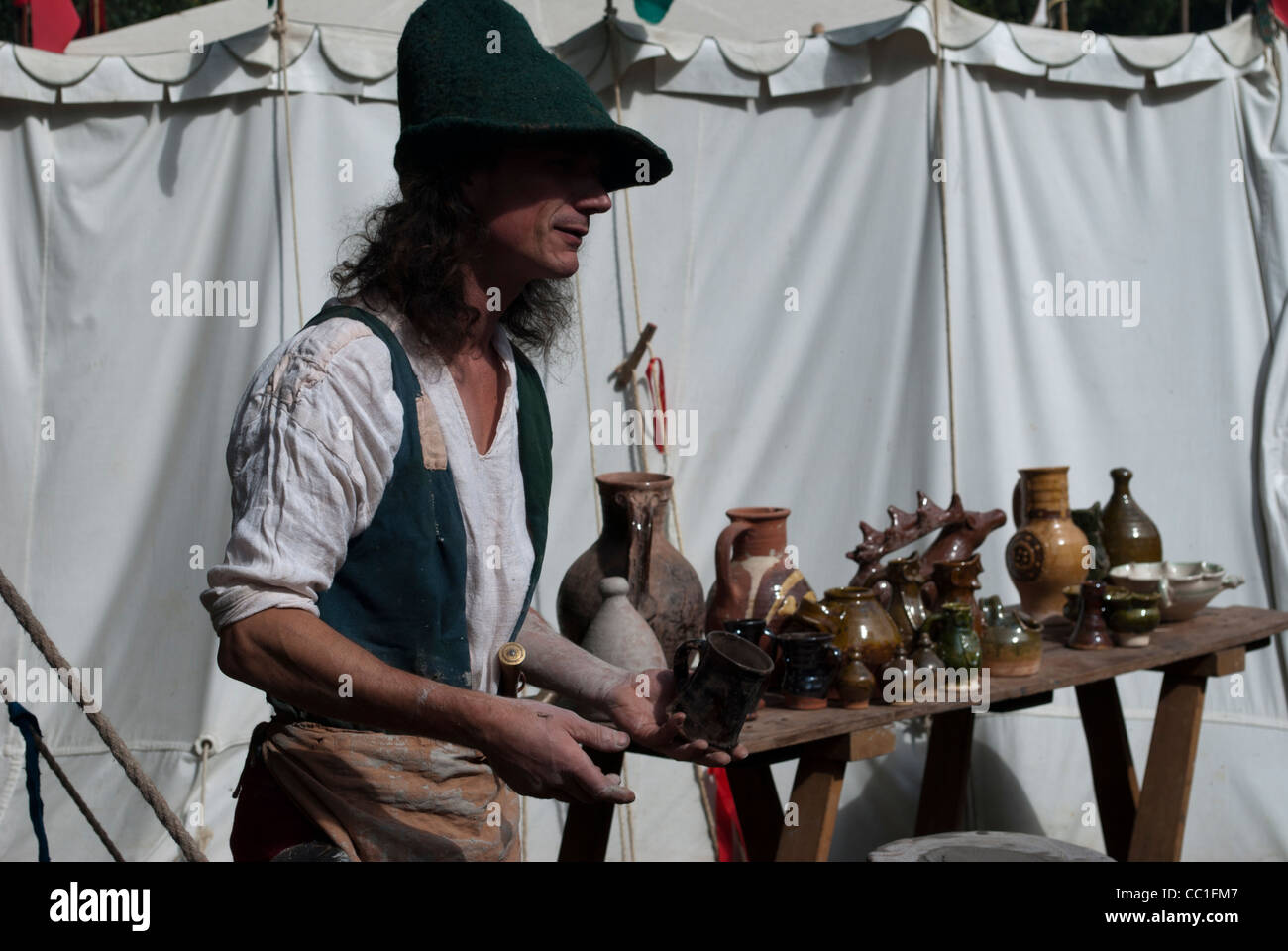 Robin hood green man hi-res stock photography and images - Alamy