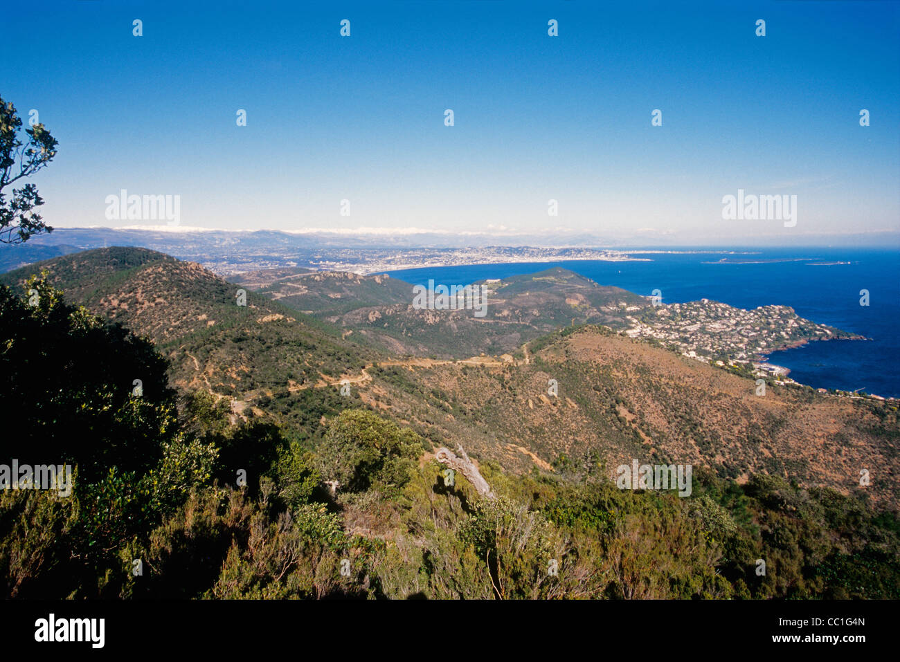 Overhead aerial view cliff coast hi-res stock photography and images ...