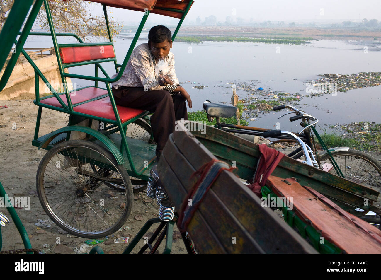Rickshaw driver smoking hi-res stock photography and images - Alamy