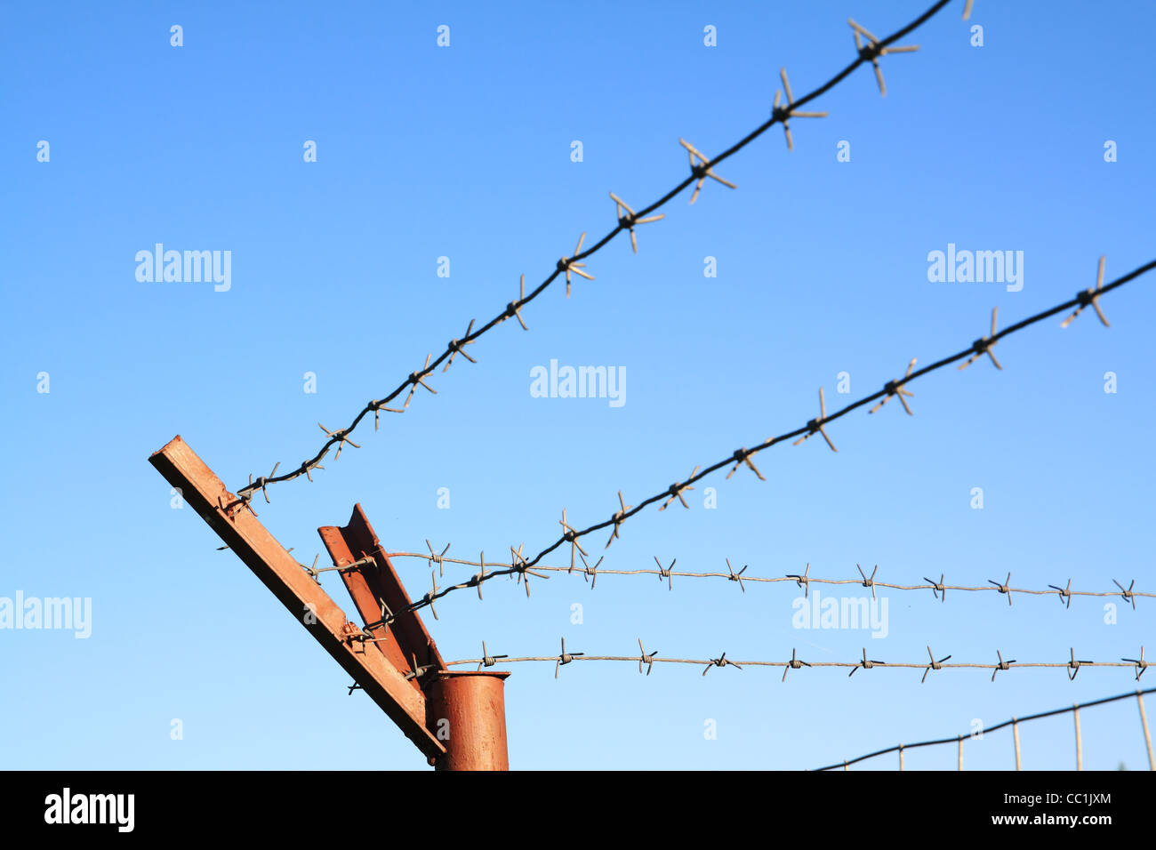 Barbed wire frame hi-res stock photography and images - Alamy