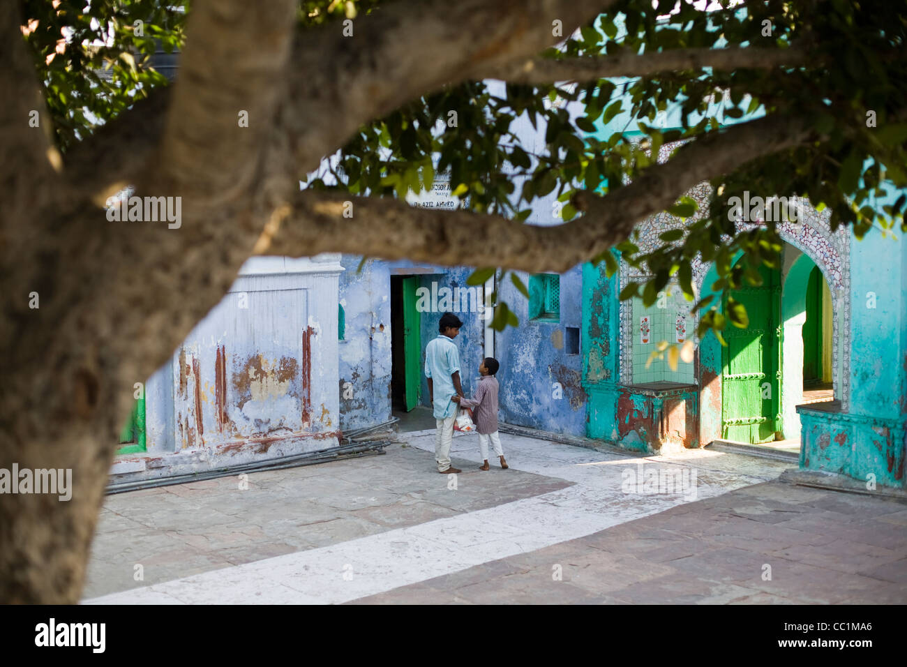 Mehrauli dargah hi-res stock photography and images - Alamy