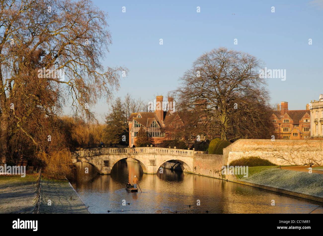 Clare Bridge with Trinity Hall beyond Stock Photo - Alamy