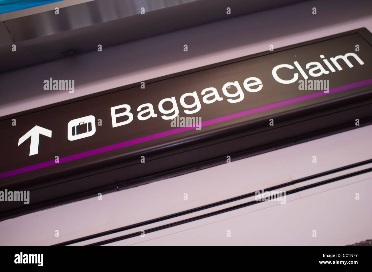 Airport sign luggage security hi-res stock photography and images - Alamy