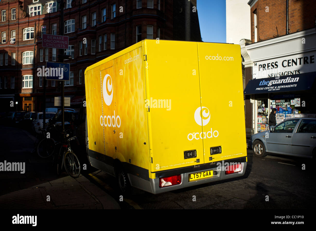 Ocado online shop hi-res stock photography and images - Alamy