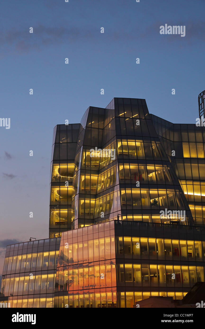 IAC Building (InterActiveCorp Offices) after sunset, Chelsea, Manhattan ...