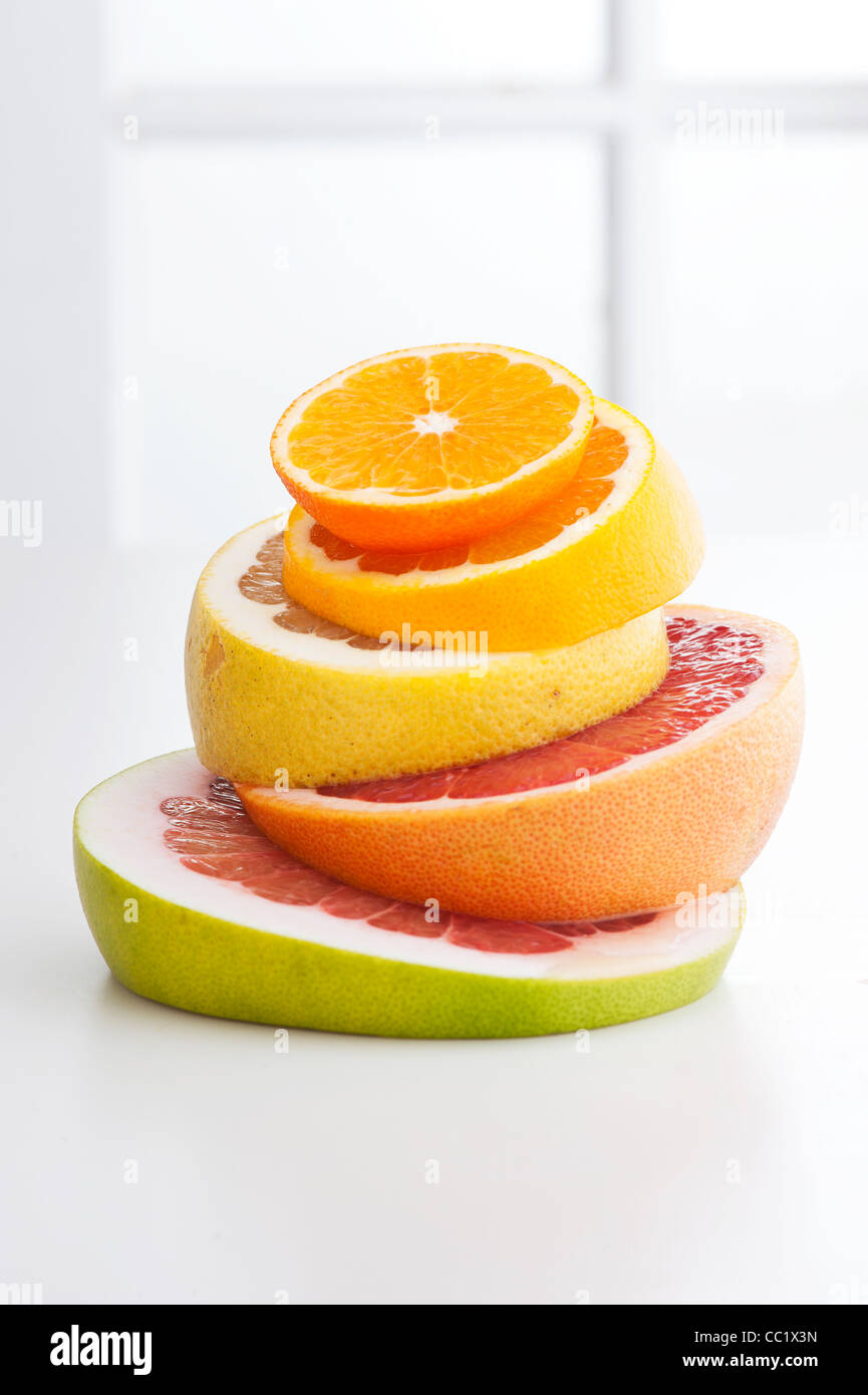 GRAPEFRUIT AND ORANGE SLICES STACKED Stock Photo - Alamy