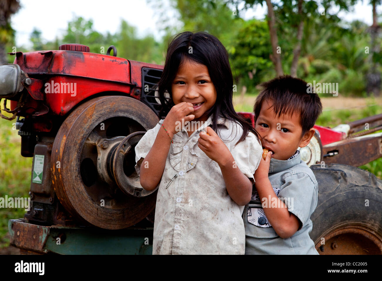Cambodia girl child children kids hi-res stock photography and images ...