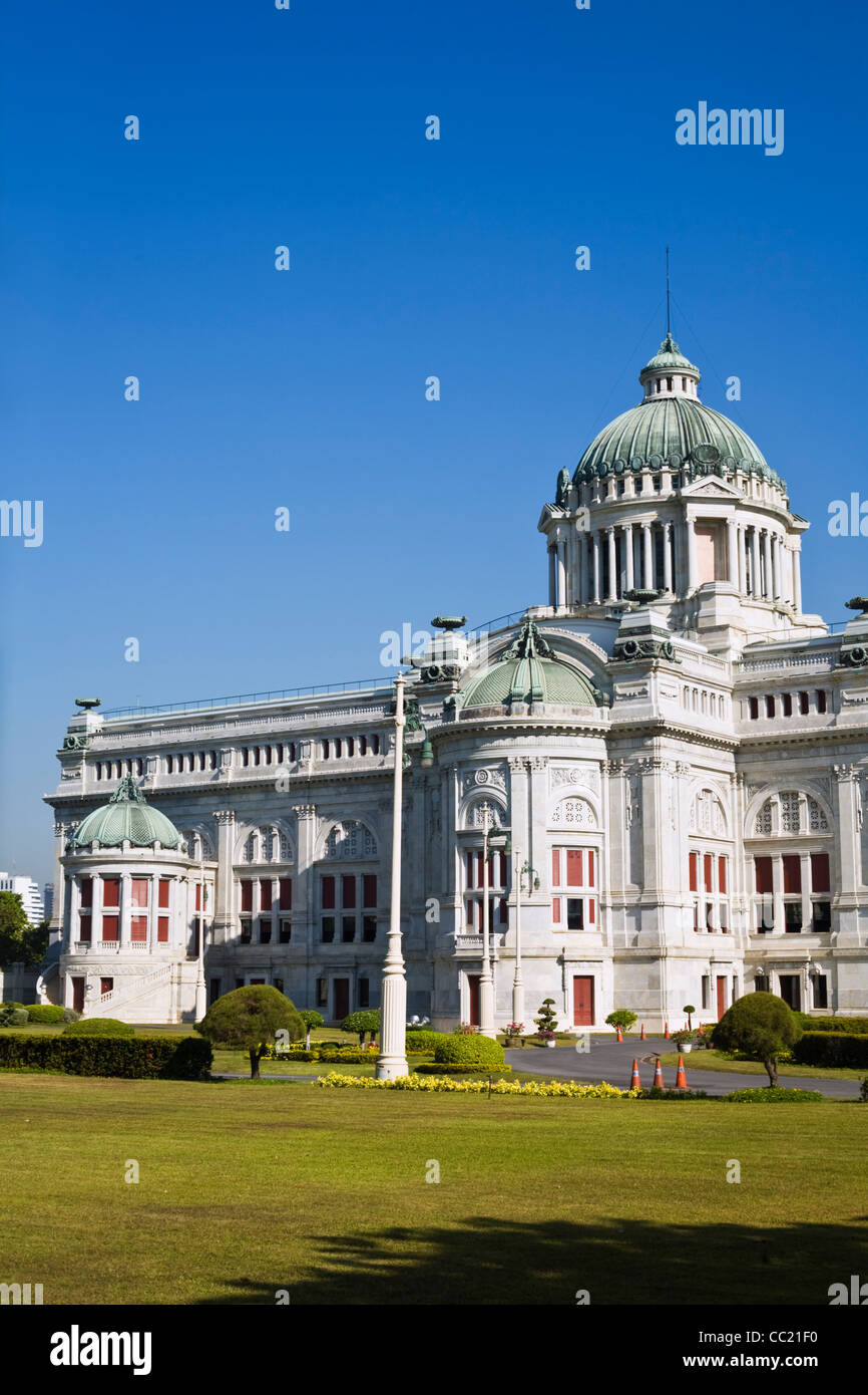 Dusit district hi-res stock photography and images - Alamy