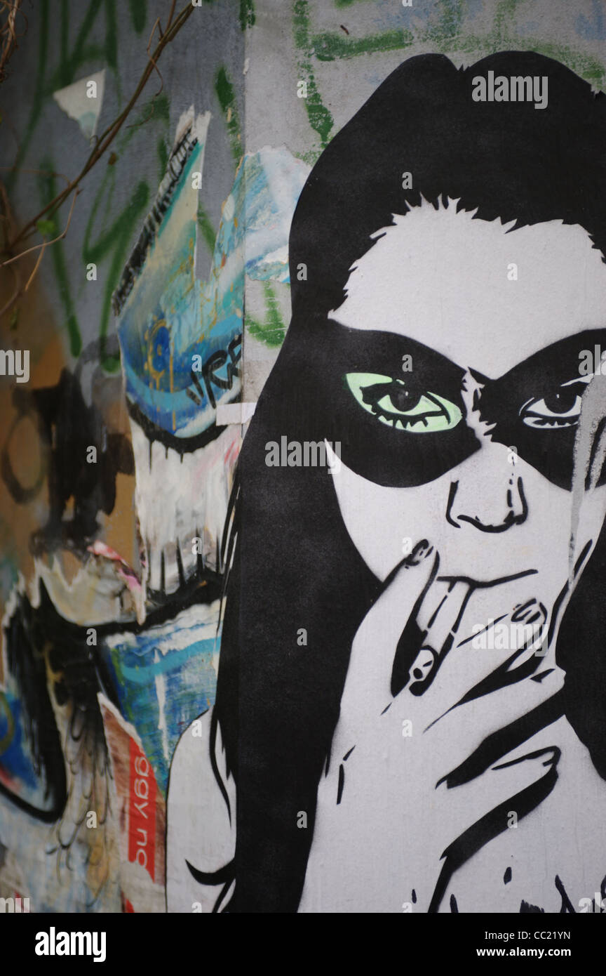 Woman smoke smoking graffiti hi-res stock photography and images - Alamy