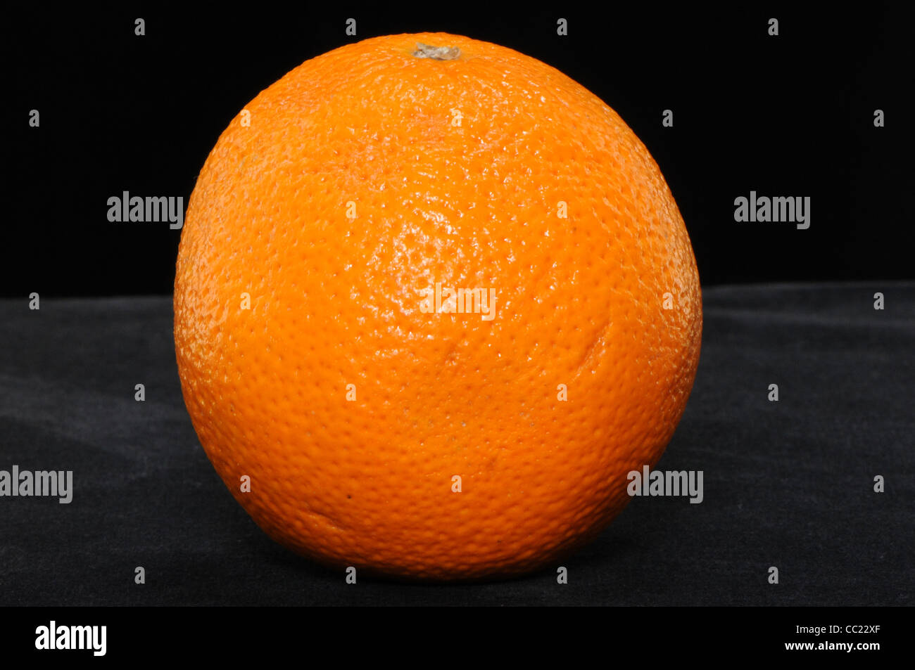 Round orange fruit hi-res stock photography and images - Alamy