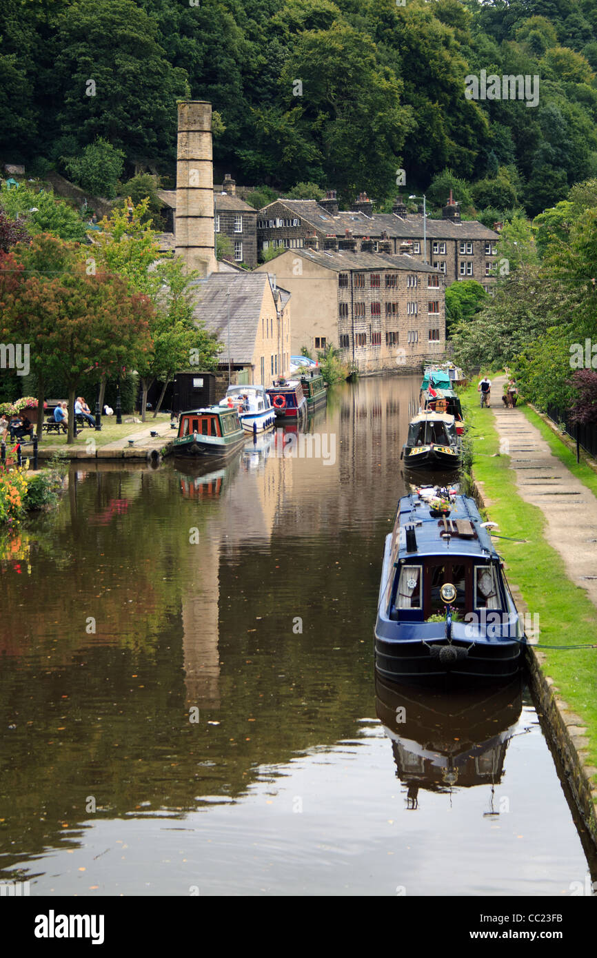 Water canal boats hi-res stock photography and images - Alamy