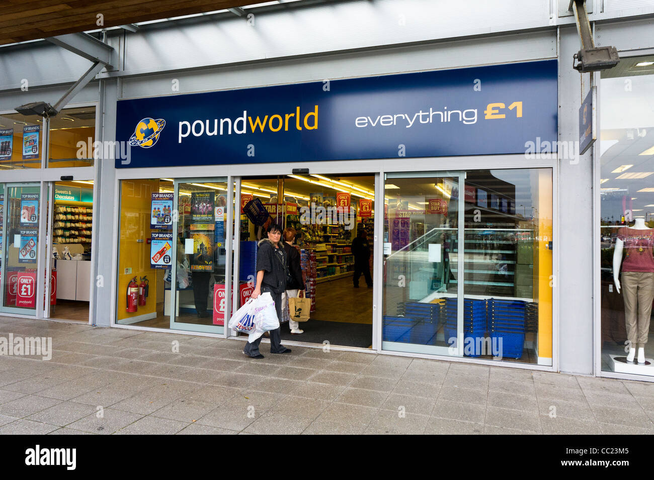 Pound world shop hi-res stock photography and images - Alamy