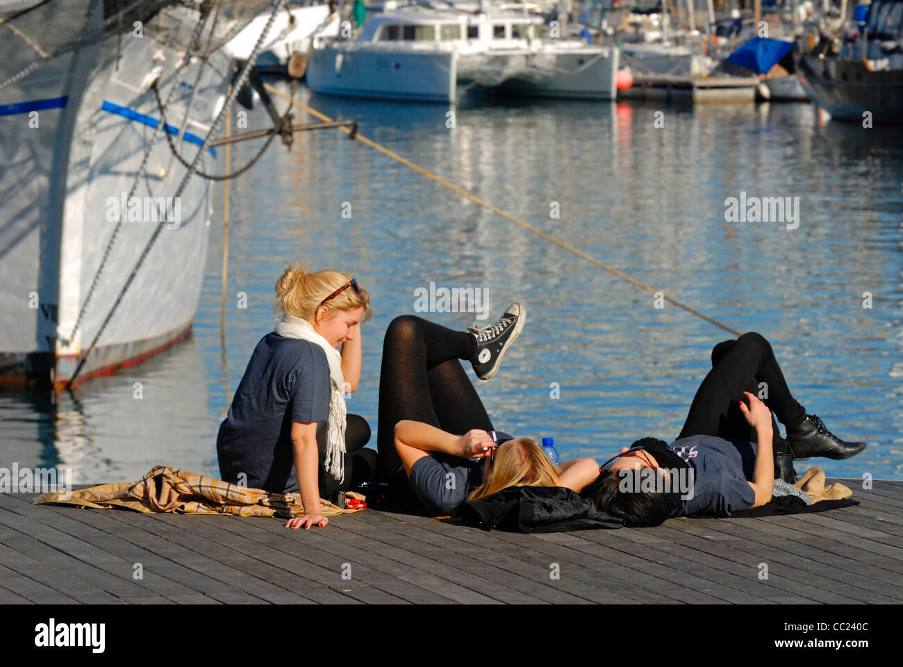 Barcelona, Spain. Girls relaxing on the waterfront Stock Photo - Alamy