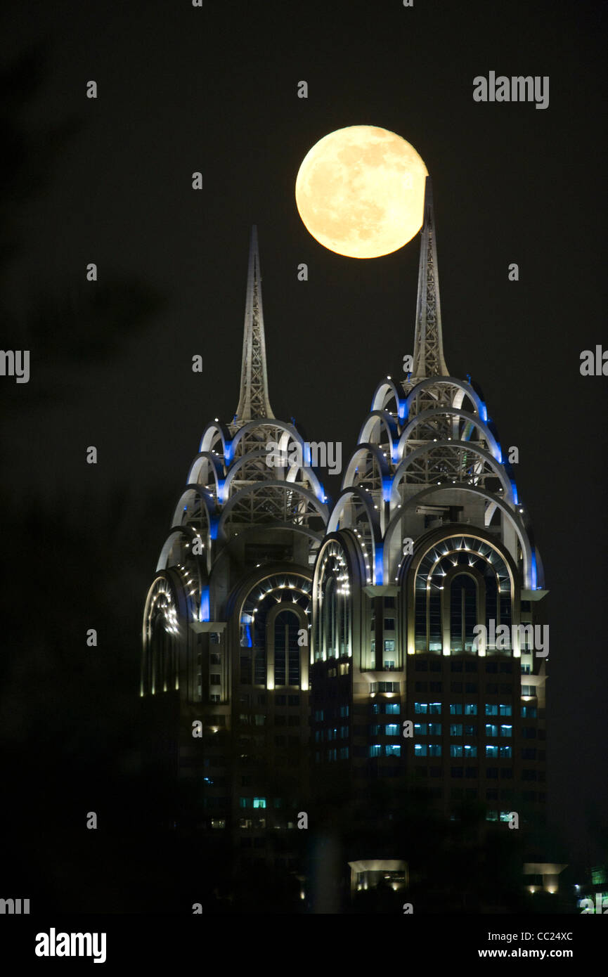 Art deco moon hi-res stock photography and images - Alamy