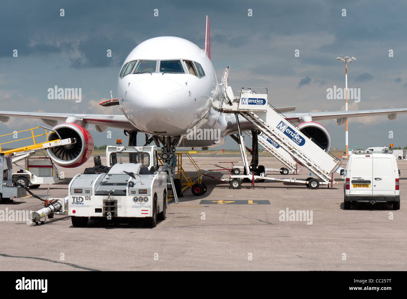 Jet2 aircraft hi-res stock photography and images - Alamy