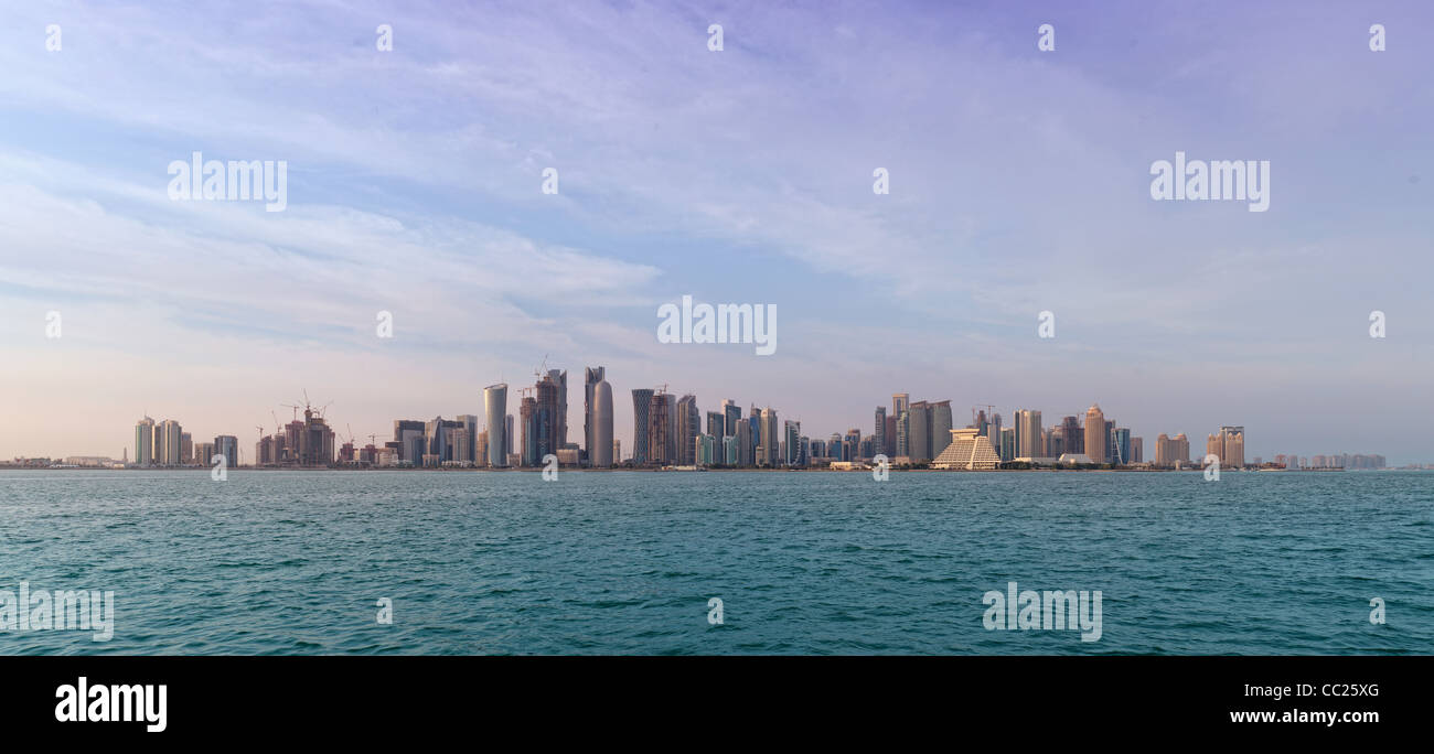 Doha skyline hi-res stock photography and images - Alamy