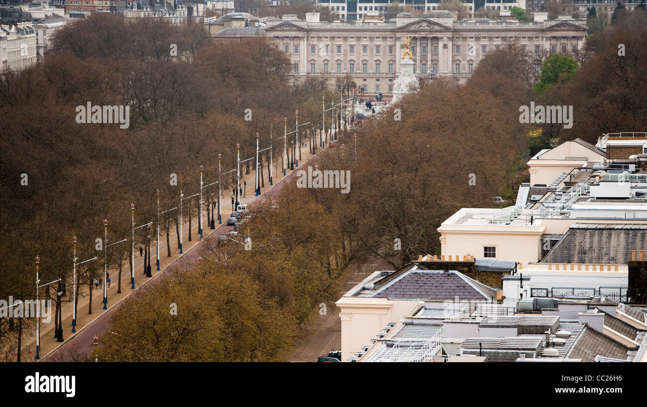 A View down the Mall towards Buckingham Palace from the elevated view ...
