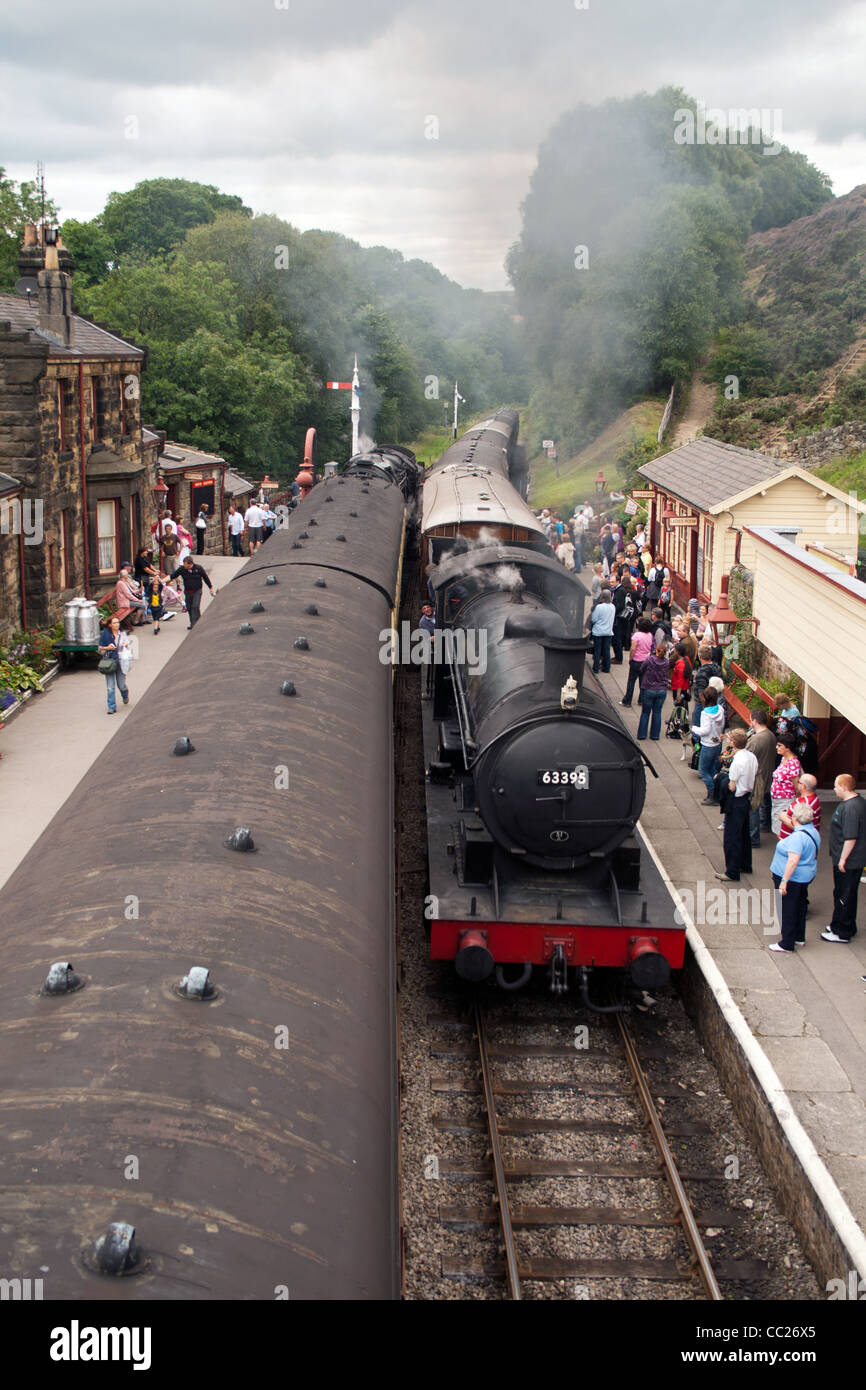 train arriving at station Stock Photo - Alamy