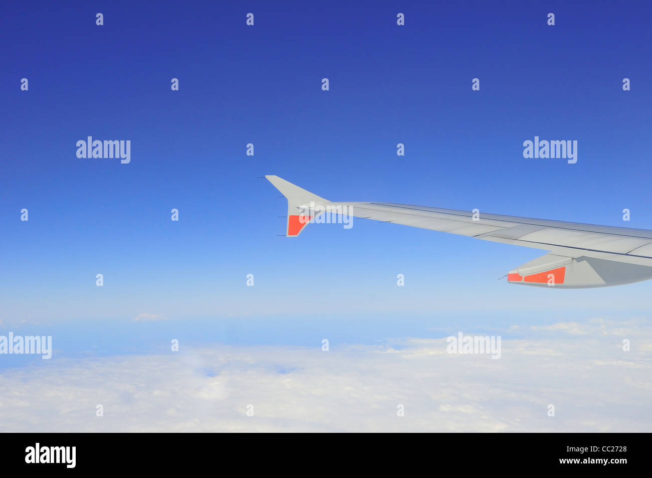 Boeing 777 aircraft window hi-res stock photography and images - Alamy