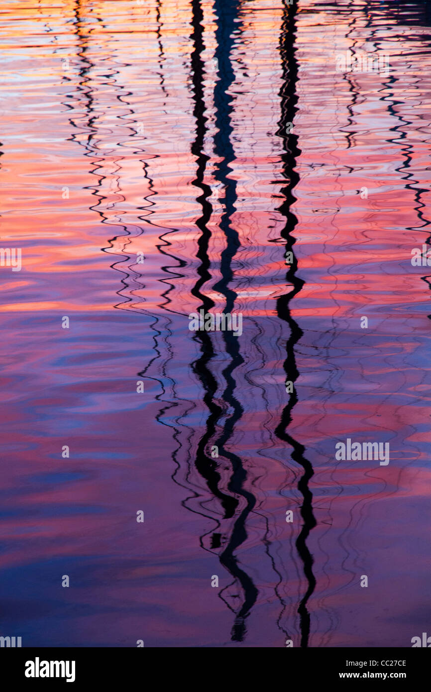 Reflections in water hi-res stock photography and images - Alamy