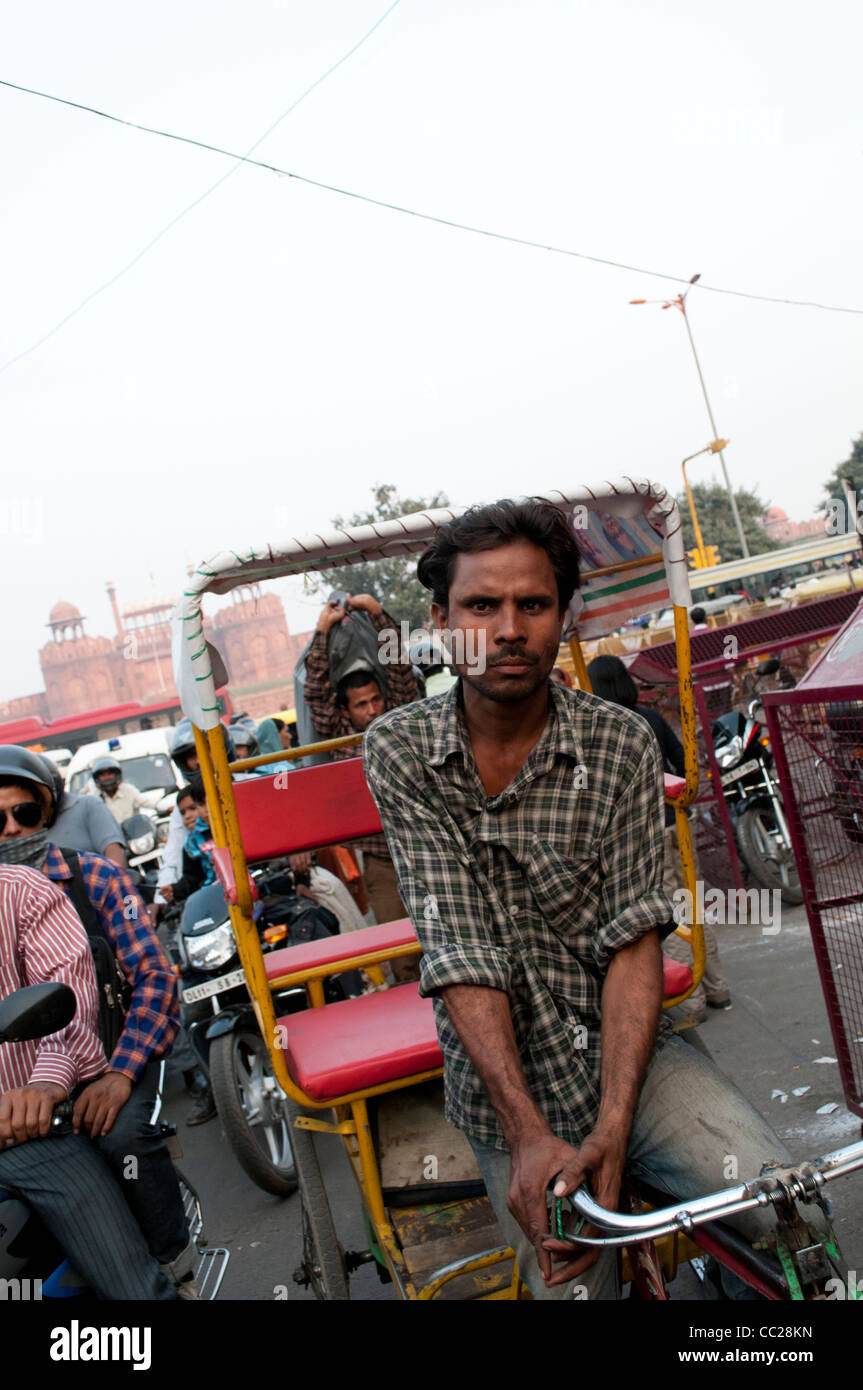 Cycle rickshaw driver in busy traffic on Chandni Chowk, Old Delhi ...