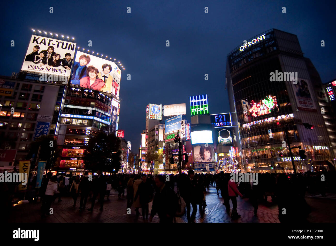 Shibuya crossing by night - Tokyo (Japan Stock Photo - Alamy