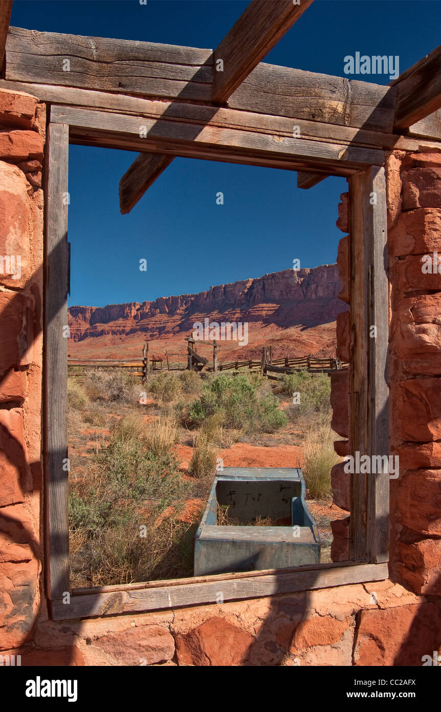 Ruined house at abandoned ranch near Jacobs Pool water well at ...