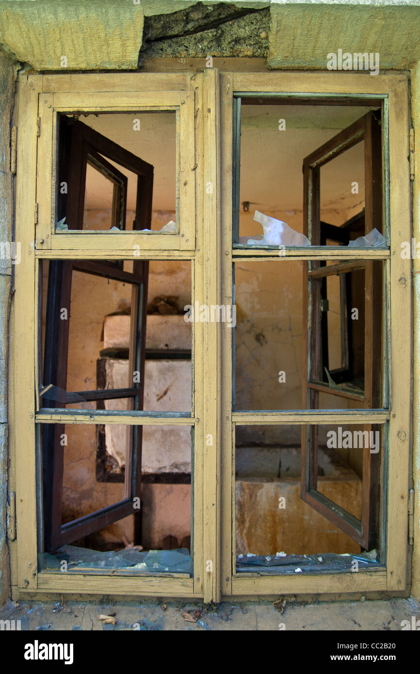 Old destroyed window broken hi-res stock photography and images - Alamy