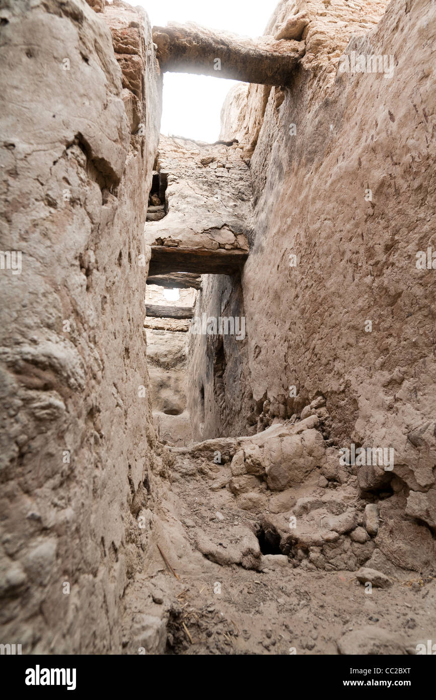 Falling decaying walls in the historic village of El-Qasr at Dakhla ...