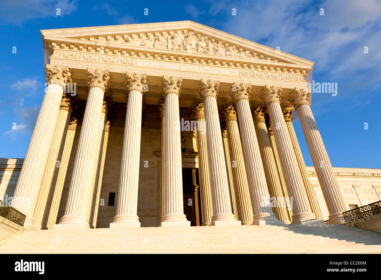 Us supreme court building hi-res stock photography and images - Alamy