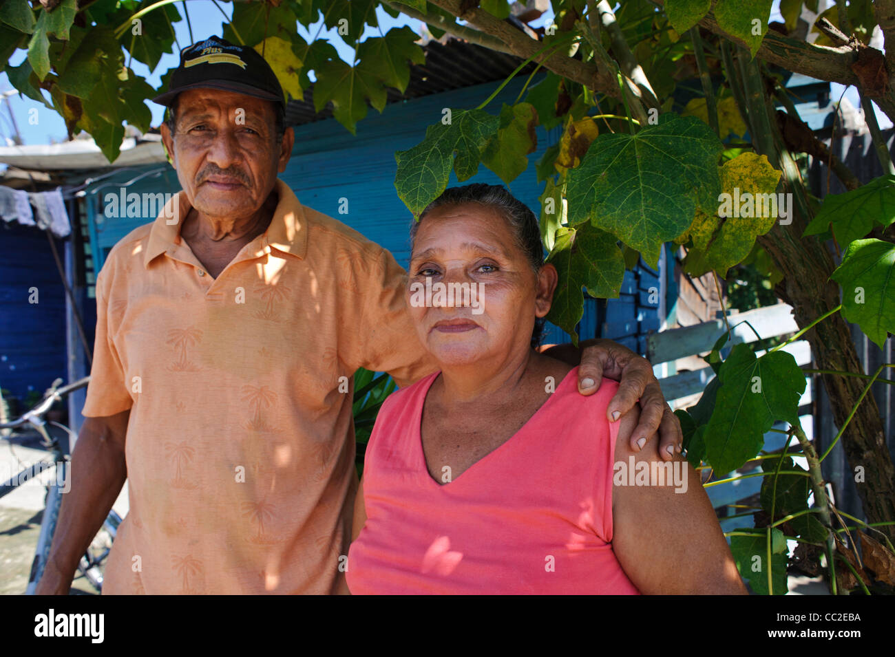 Poor man and wife honduras hi-res stock photography and images - Alamy