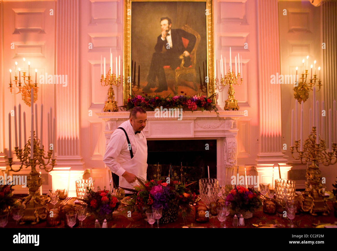 Preparations in the State Dining Room of the White House for the China ...