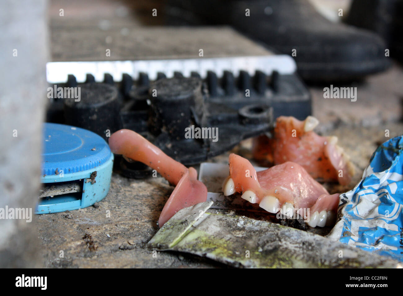 Old Dentures False Teeth High Resolution Stock Photography and Images ...
