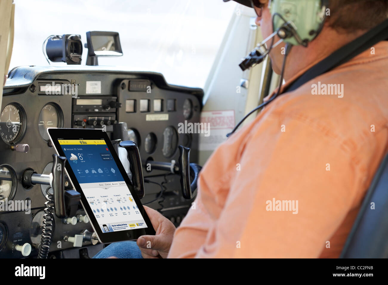 Cessna 150 cockpit hi-res stock photography and images - Alamy