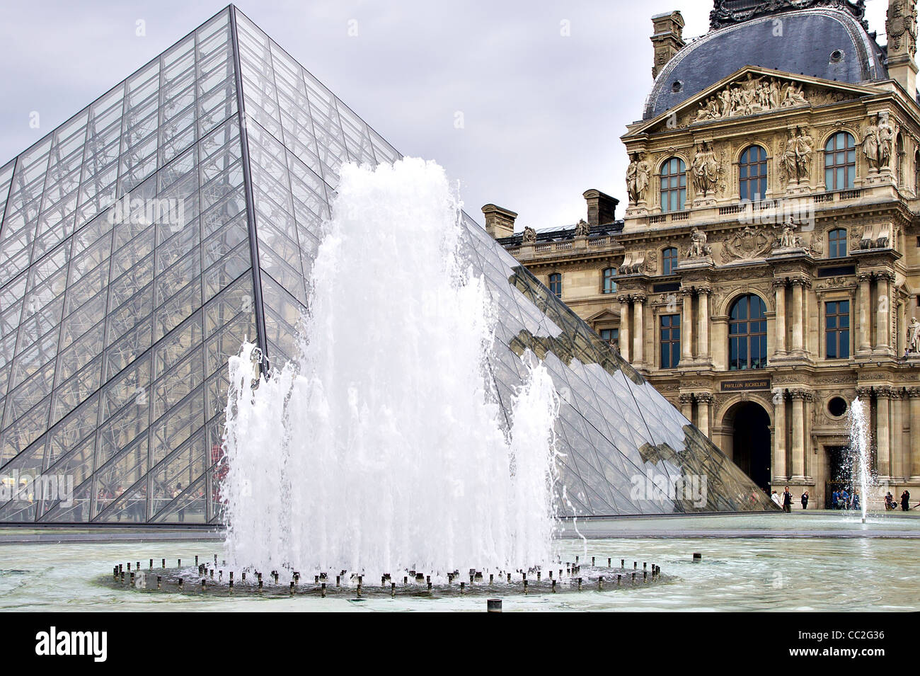 Louvre gate hi-res stock photography and images - Alamy