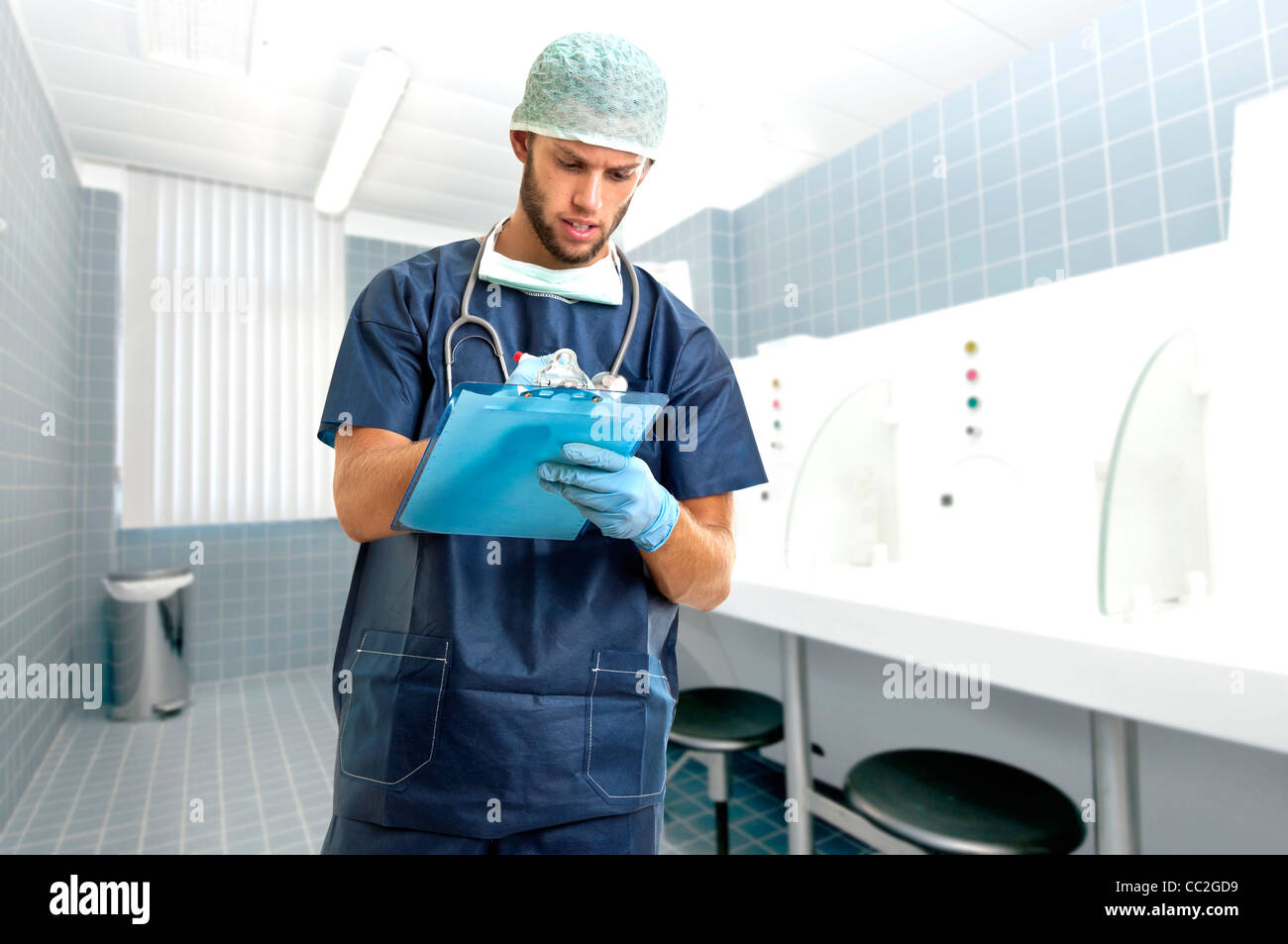 Portrait doctor writing pad hi-res stock photography and images - Alamy