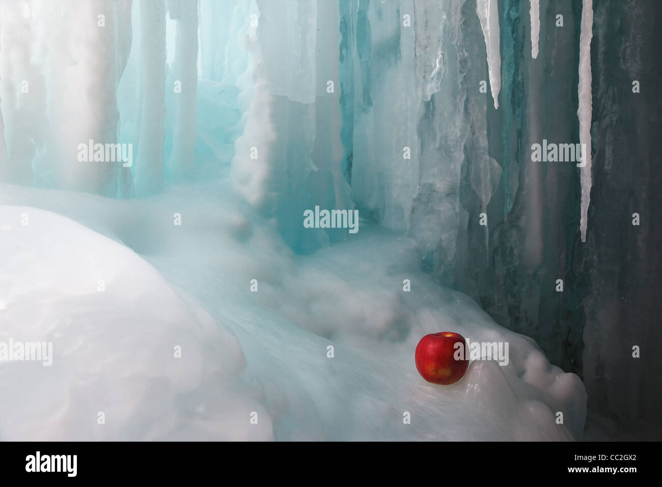 Frozen cave waterfall hi-res stock photography and images - Alamy