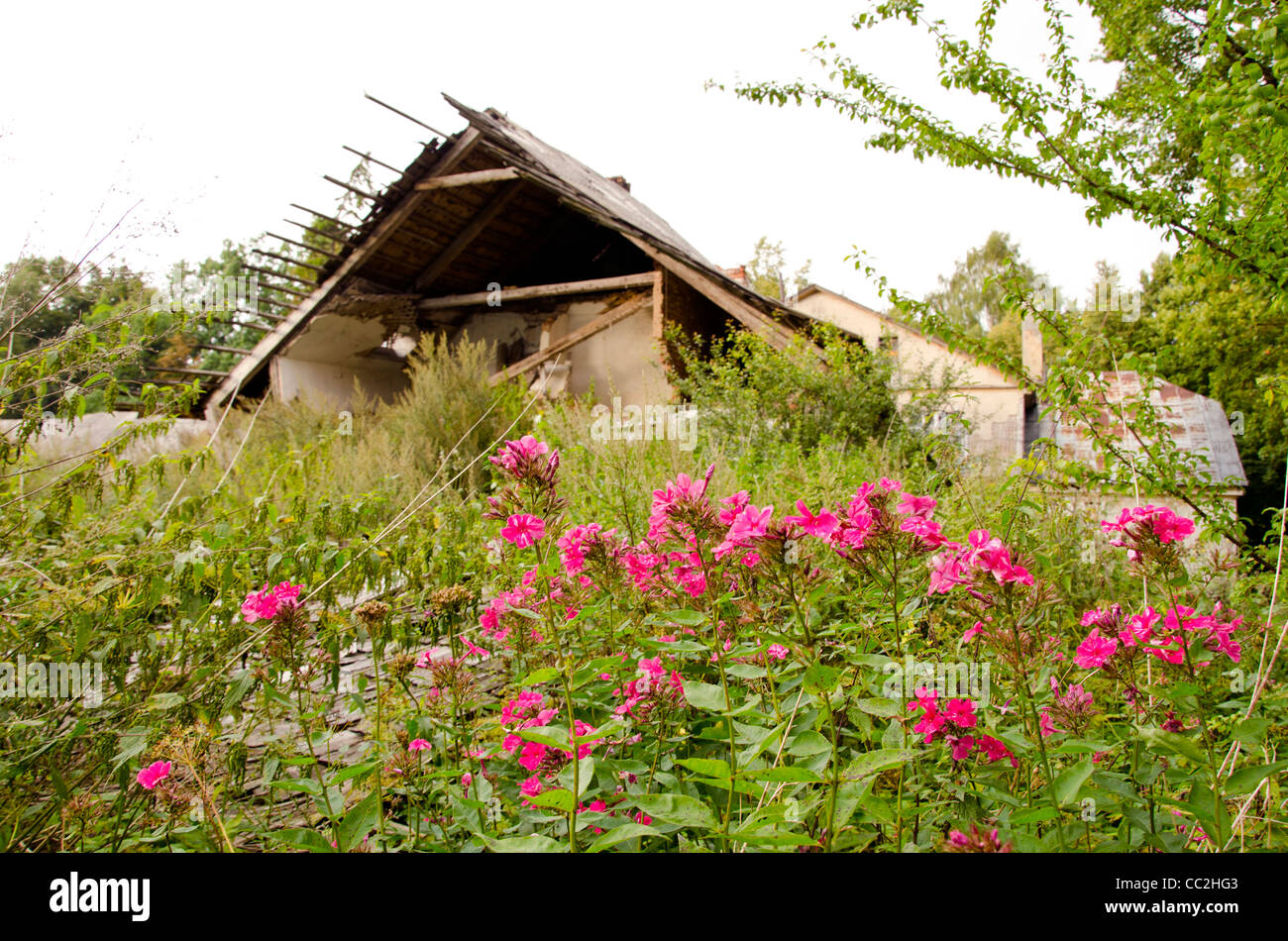 Country crumbling hi-res stock photography and images - Alamy