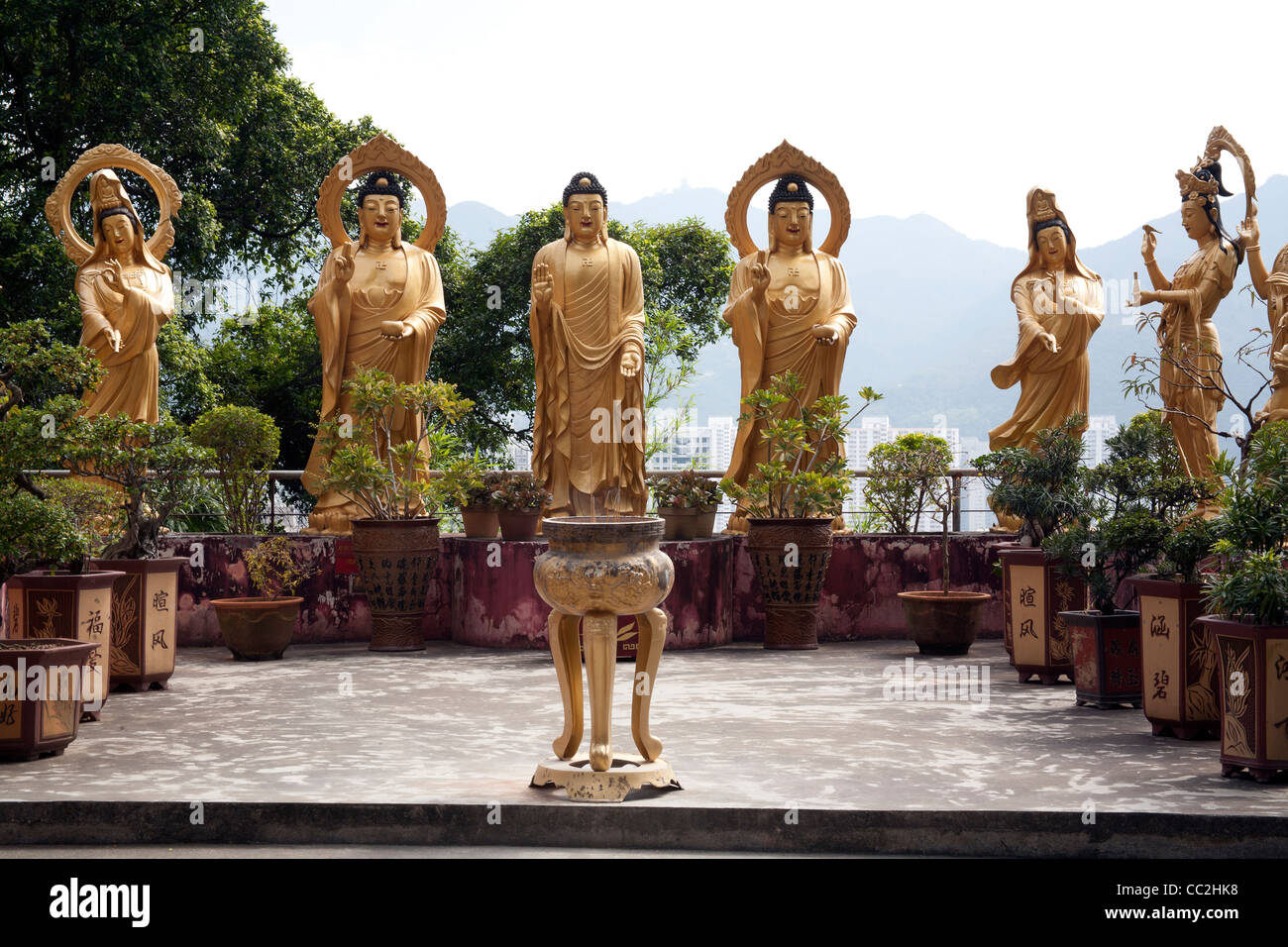 City of ten thousand buddhas hi-res stock photography and images - Alamy