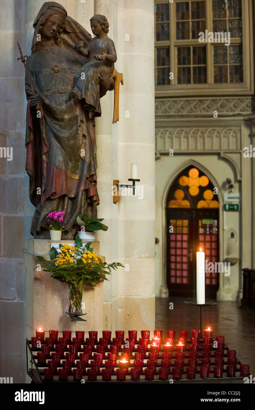 Österreich, Wien I, Minoritenkirche, Madonnenstatue, an eine Säule ...