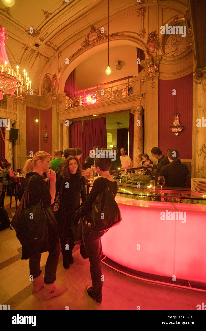 Vienna rote bar hi-res stock photography and images - Alamy