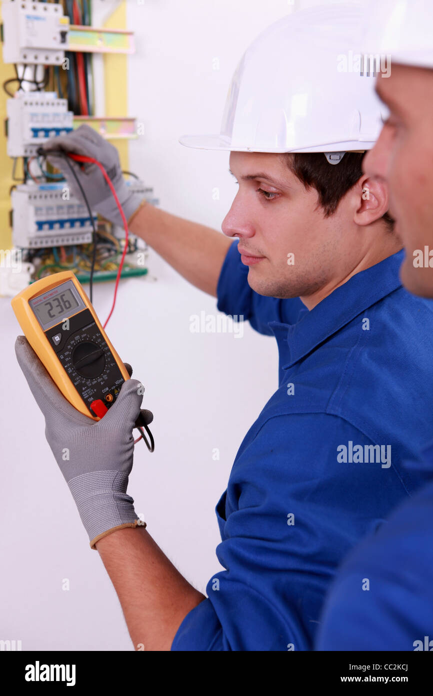 Electricians hi-res stock photography and images - Alamy