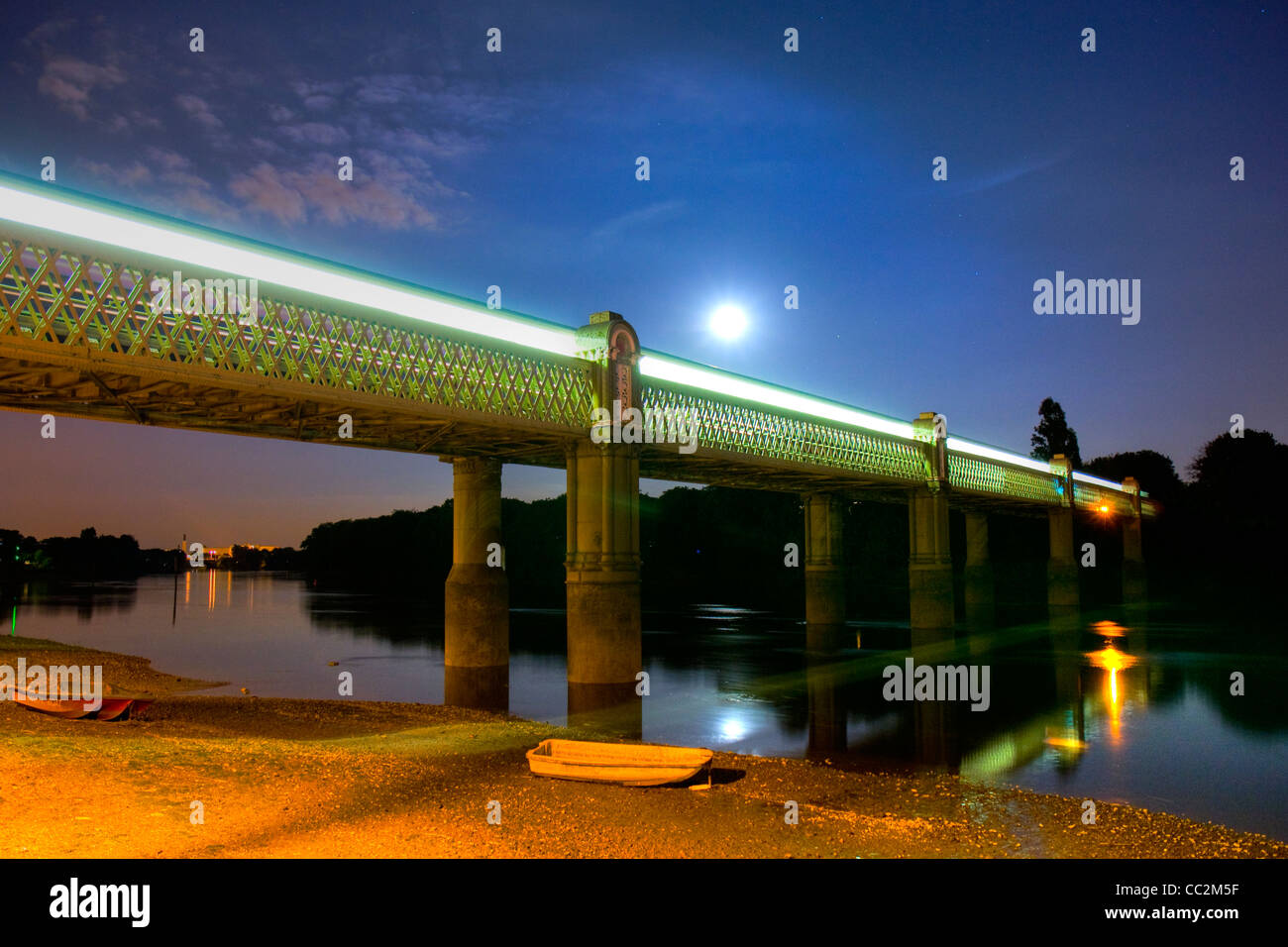 Chiswick bridge hi-res stock photography and images - Alamy