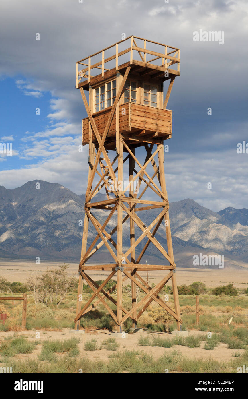 Manzanar war relocation center guard tower replica Stock Photo - Alamy