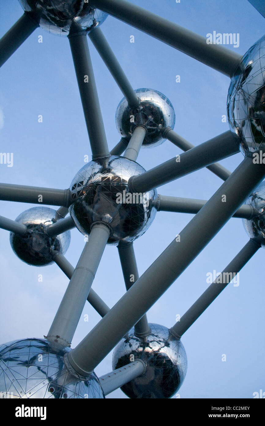 Atomium structure hi-res stock photography and images - Alamy